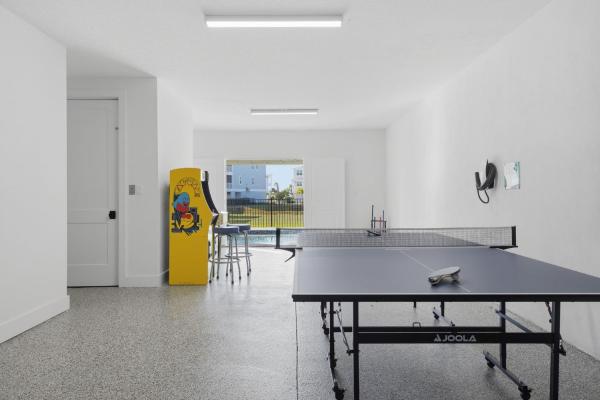 New Listing Discounts! Canal Home-heated Pool, Game Room, Tesla Charger, & More - Bradenton, FL