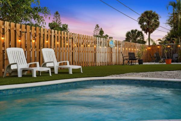 Private Heated Pool & Minutes To Anna Maria Island! - Anna Maria Island, FL
