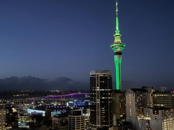 Skytower View 3 Bedroom Penthouse In Auckland Cbd - Auckland