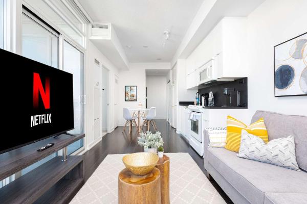Modern Cityplace Escape With Balcony Views - Toronto, ON