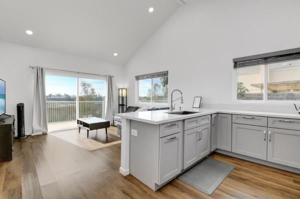 Bright Spacious Modern Getaway - San Diego, CA