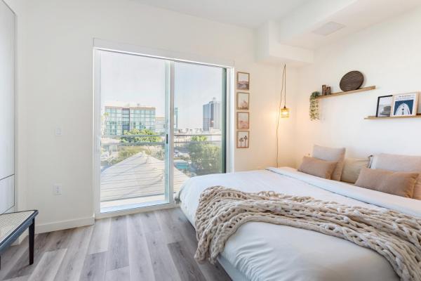 Boutique Mini 1 Bd Residence - Hollywood, CA