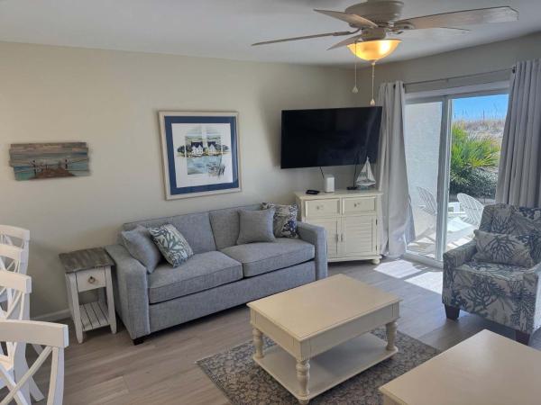 Island Sands 103 Gulf Front Condo - Okaloosa Island, FL