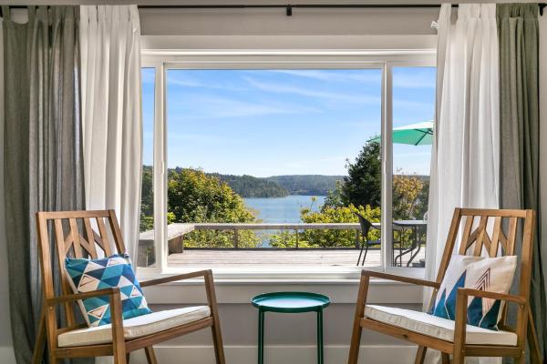 Lilliwaup Stay - 22 Acres, Water Views, Beach Access - Hoodsport, WA