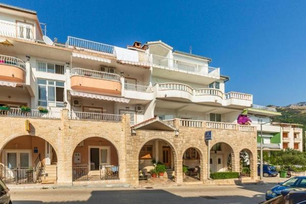 Apartments And Rooms By The Sea Tucepi, Makarska - 24679 - Makarska