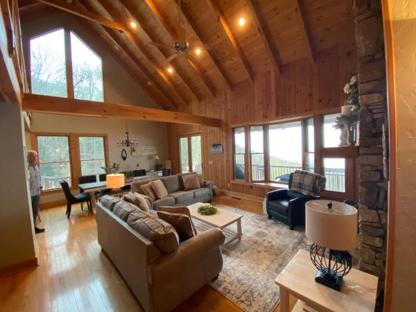 Rocky Top Mountain Getaway - North Carolina