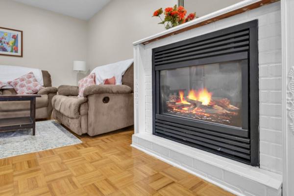 3br • Pet Friendly + Fireplace • Near Caesars - Windsor, ON, Canada
