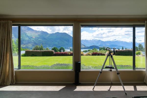 Beacon Point Lakeview Escape - Spacious - Stylish - 와나카