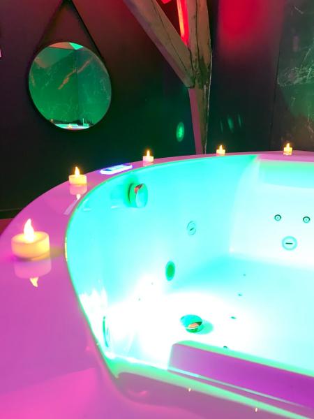 Love Room Avec Jacuzzi Privé - Sarthe