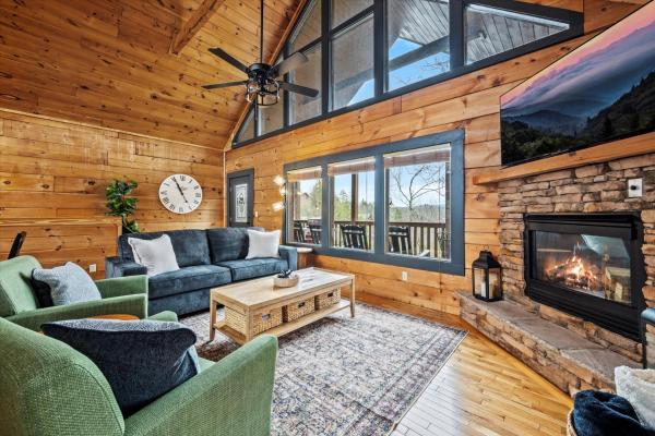 New 2br Views Hot Tub Pool Resort - Gatlinburg, TN