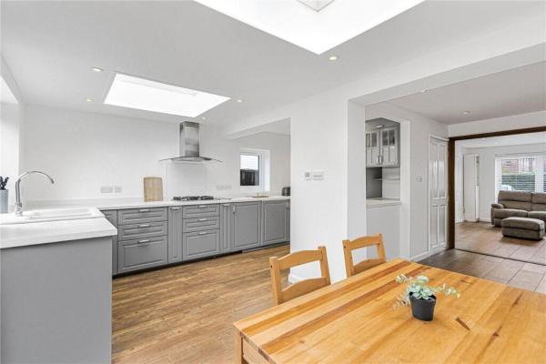 3 Bedroom Spacious Oxford House With Free Parking Near Jr Hospital By Spencer And Jackson Short Lets & Serviced Accommodation - Oxford