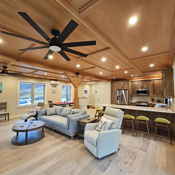 Powder Run - Modern 3br Basecamp With Hot Tub, Ac, Ev Charger & Flat Parking - Rutland, VT