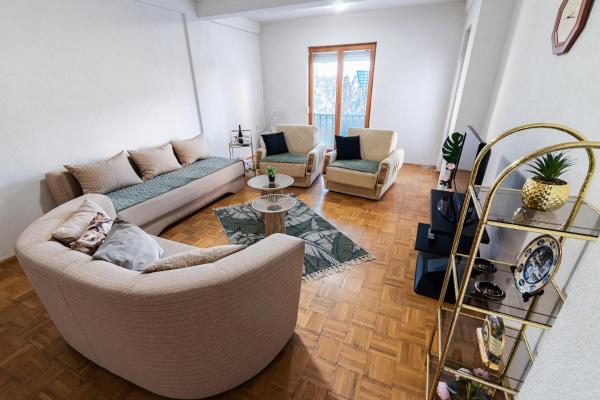 Spacious Central Retro Apartment - Free Parking - 오흐리드