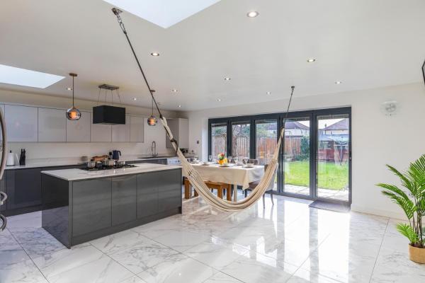 Contractors & Families 4 Bedrooms Parking Wifi - Basingstoke