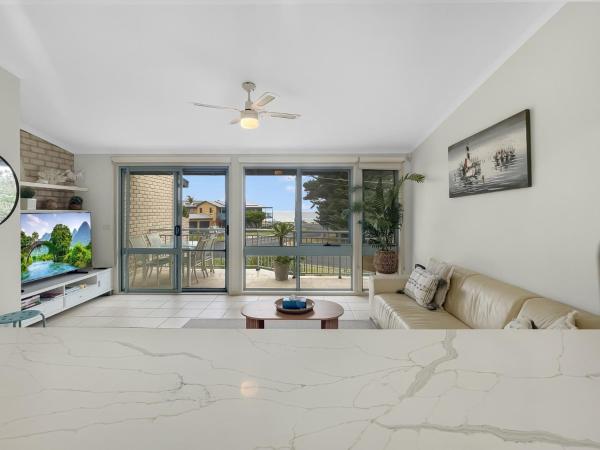 2-bed Townhouse With Outdoor Area - Batemans Bay
