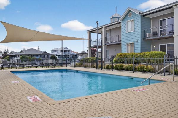 Serene 2-bed Apartment By The Canal - Mandurah