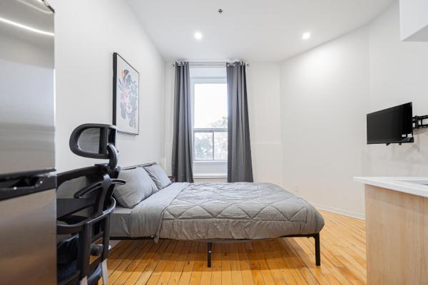 Weekly Cozy Studio For 2 Guest With Free Parking - Montréal, QC