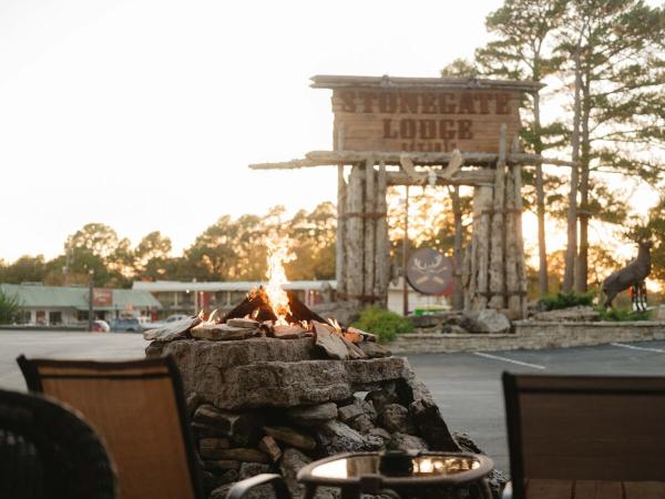 Stonegate Lodge W Pool & Outdoor Firepits Room #201 - Arkansas