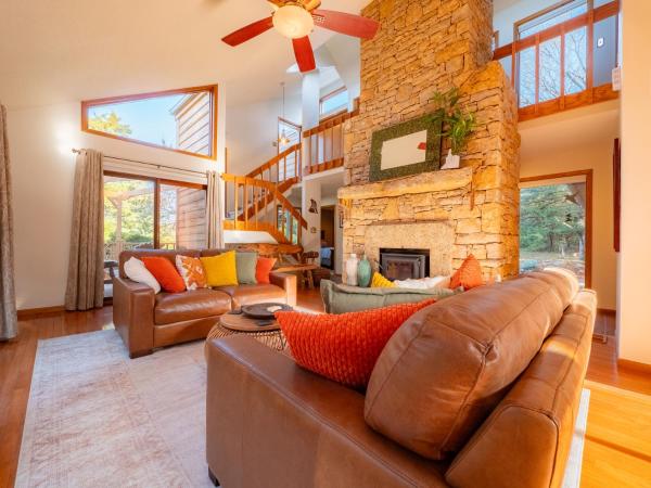 Country Stay 6 Min To Town With Deck & Jetted Tub - Lawrence, KS