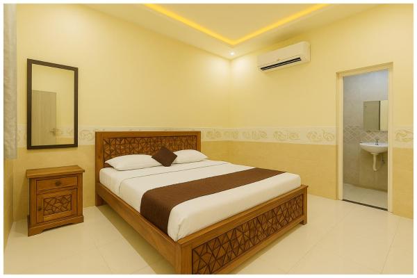 Burja Road, Hotel Shree S- Shyam Dhamstay Near Bankebihari Temple Pushpanjali - Prem Mandir - Lift And Free Parking Facilities - Fully Air Conditioning Luxuary Room - A Top Rated Hotel In Vrindavan - Vrindavan