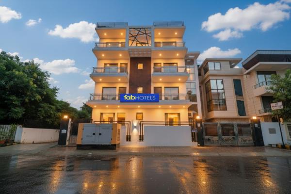 Fabhotel Gazelle Studios - Gurugram