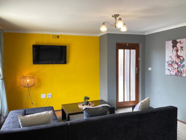 Unit 1, Travershub Sleeps 6 Self-catering Group Belhar, Ct - Western Cape
