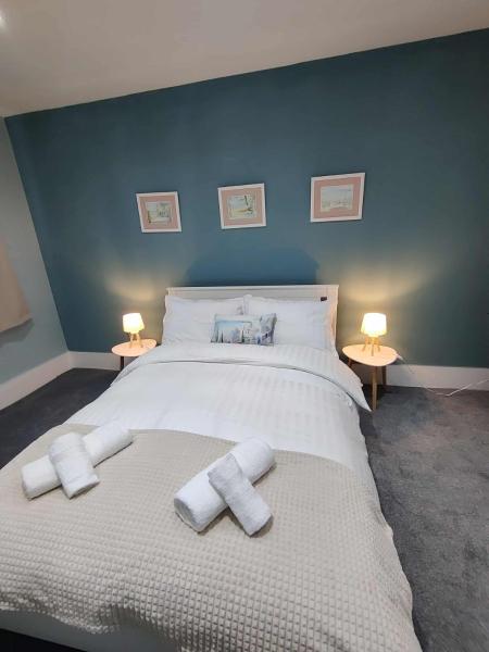 Modern New Build 2 Beds, Sofa Bed, Parking - Leeds