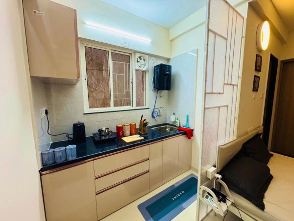 Orchid 002 City View Couple Friendly Amanora Town - Pune