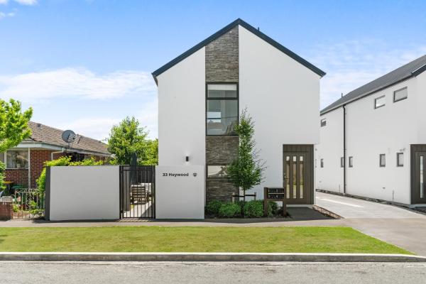 Brand New Townhouse In Richmond - Walk To Avon River, Free Carpark - 