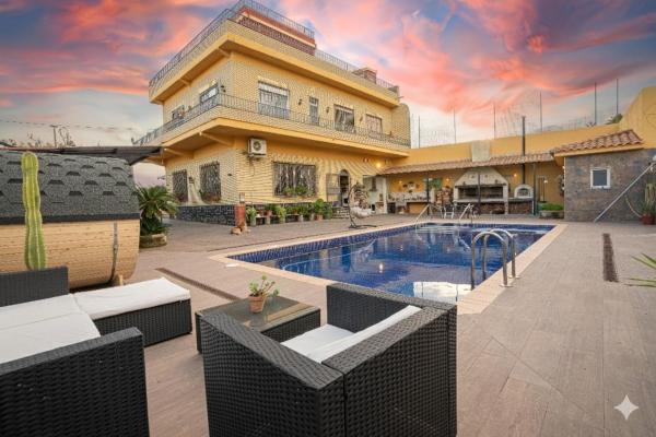 Villa Con Barbacoa 3 Habitaciones 4 Baños 8 Personas Y Metro - Torrent