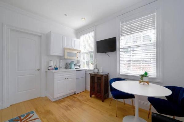 Lavender Orchid - Palm Beach Historic - Riviera Beach, FL