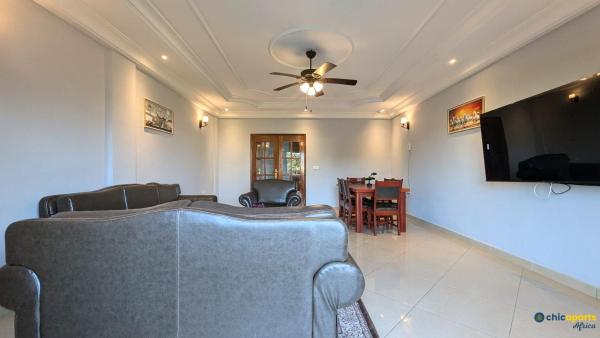 Appartement Chic Et Spacieux Avec Balcon - Douala