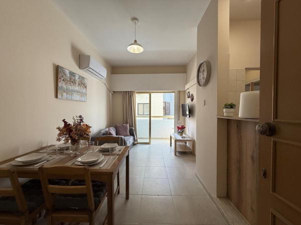 City Center, 5 Min To Beach, Fully Renovated - Larnaka