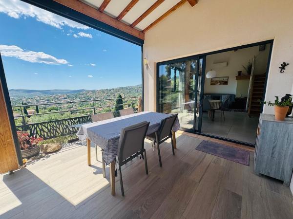 Maison Dans Domaine Avec Piscine Collective - Le Lavandou