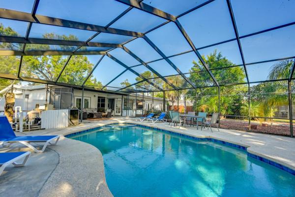 Dock And Beautiful Views! Spacious Bellows Lake Gem - Tampa, FL