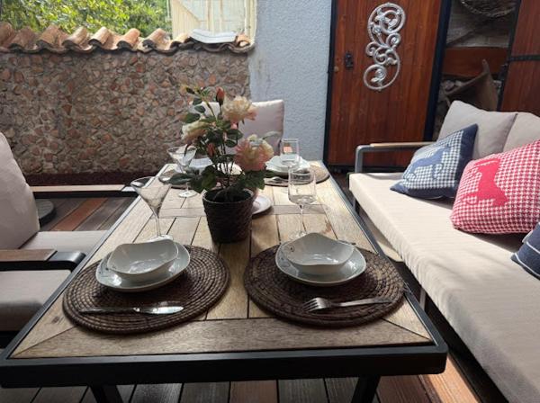 Antalya Merkez Kalei̇çi̇ Muhteşem Bahçeli Villa - Antalya