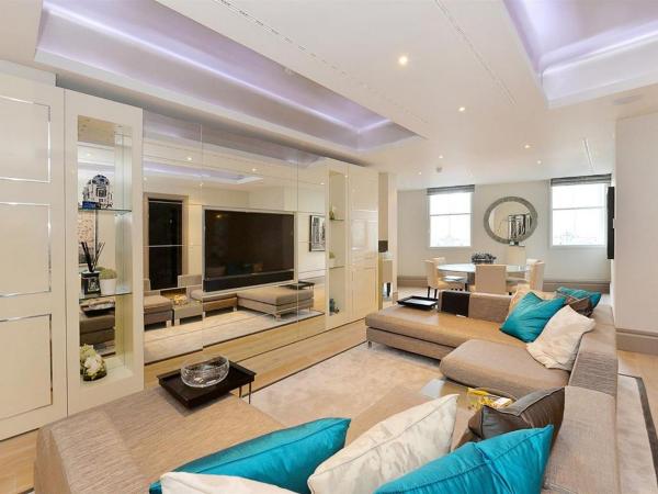 Nováková Digswell Water - S O H O - D E L U X E - Edgware