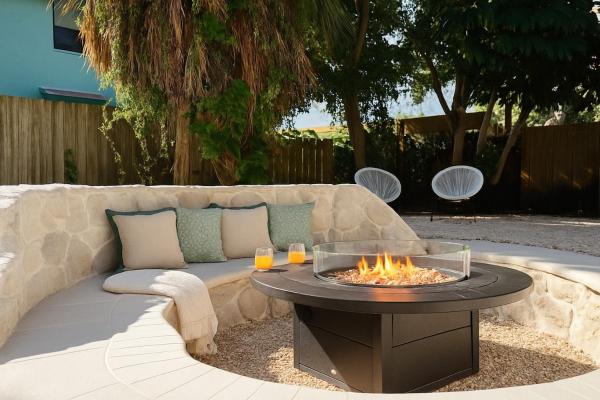 Coastal Cottage, Firetable, Steps To The Ocean - Cocoa Beach, FL