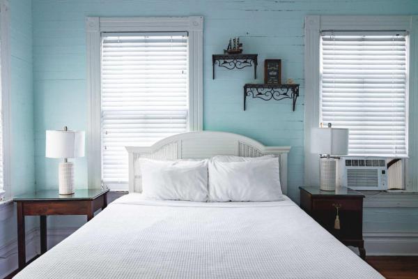 Curry House - Pool, King Bed & Balcony! Room 7 - Cayo Hueso