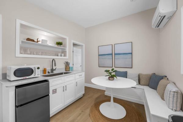 Welcome To The Drift Your Laid-back Beach Escape In Cocoa Beach Studio - Cocoa Beach, FL