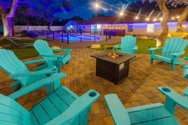 Jungle Haven Heated Pool Fun For 12 - Johnson City, TX