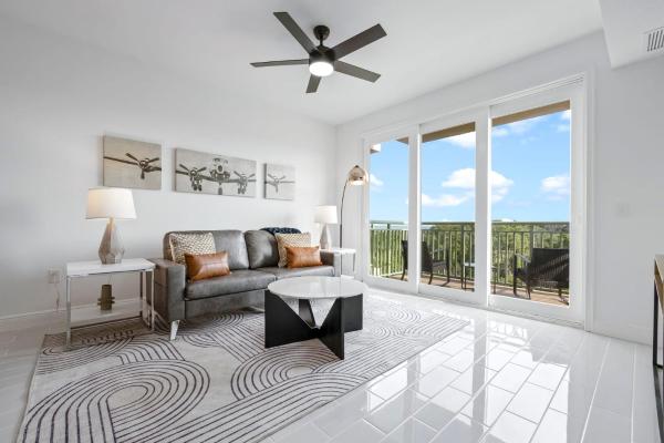 Luxury River Front Secluded Condo W Resort Amenities Rfi 913 - Cocoa, FL