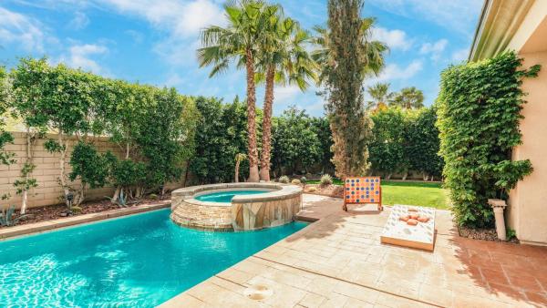 Casa Del Sol By Avantstay Backyard Oasis Pool Hot Tub Outdoor Dining Area - Indio, CA