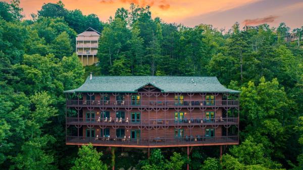 Hickory Ridge By Avantstay Sleeps 20 Incredible Private Elevated Cabin - Gatlinburg, TN