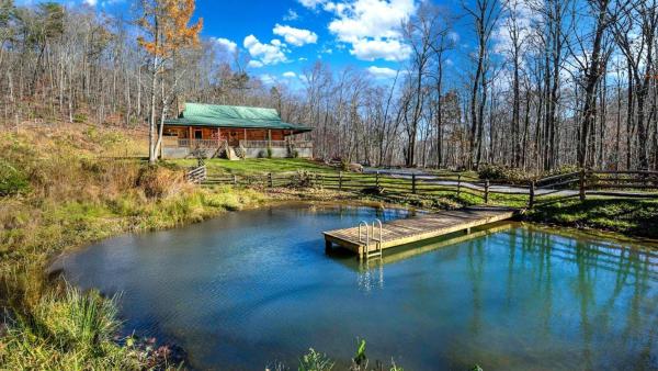 Charming Blue Ridge Cabin Private Pond And Waterfall Deer Haven By Avantstay - Tryon, NC