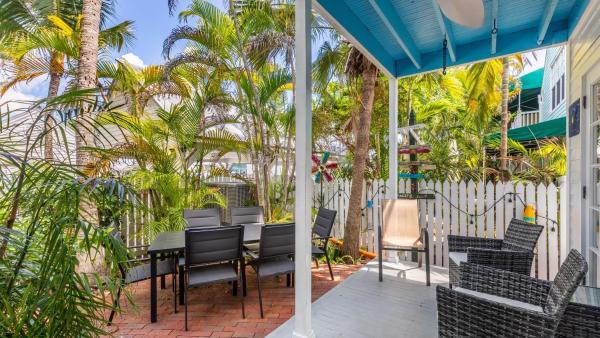 Southard Getaway By Avantstay W Covered Patio Great Location Shared Pool Week Long Stays - Key West, FL