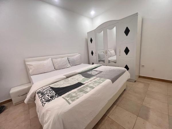 Chambre Ventilé Toilette Partagé Au Virage Yoff N4 Mix - Sénégal