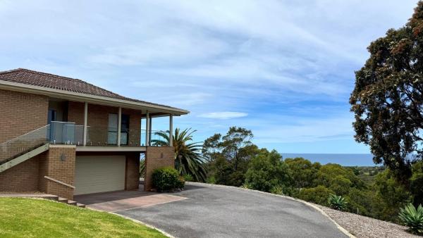 Ocean Views On Lyrebird - Lakes Entrance