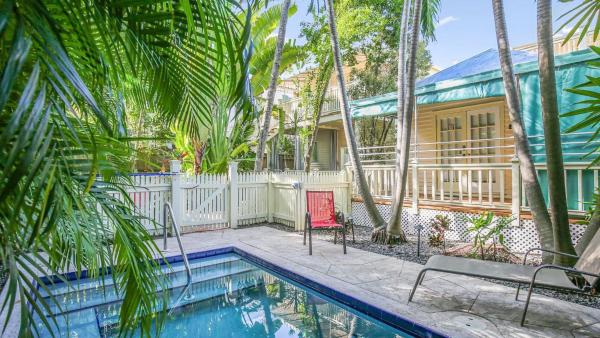Paradise Place By Avantstay Key West Old Town Condo W Shared Pool - Key West, FL
