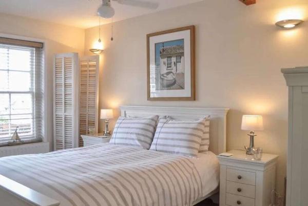 Starboard Light - Lymington